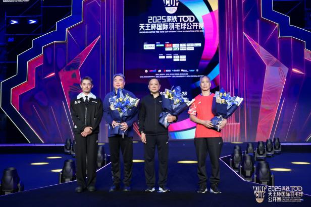 石宇奇问鼎天王杯 国羽三剑再聚首现场见证